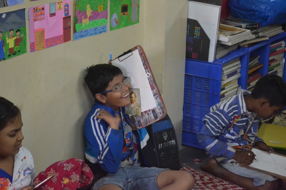 This Is How Dharavi Art Room Brings Colour To The Life Of These ...