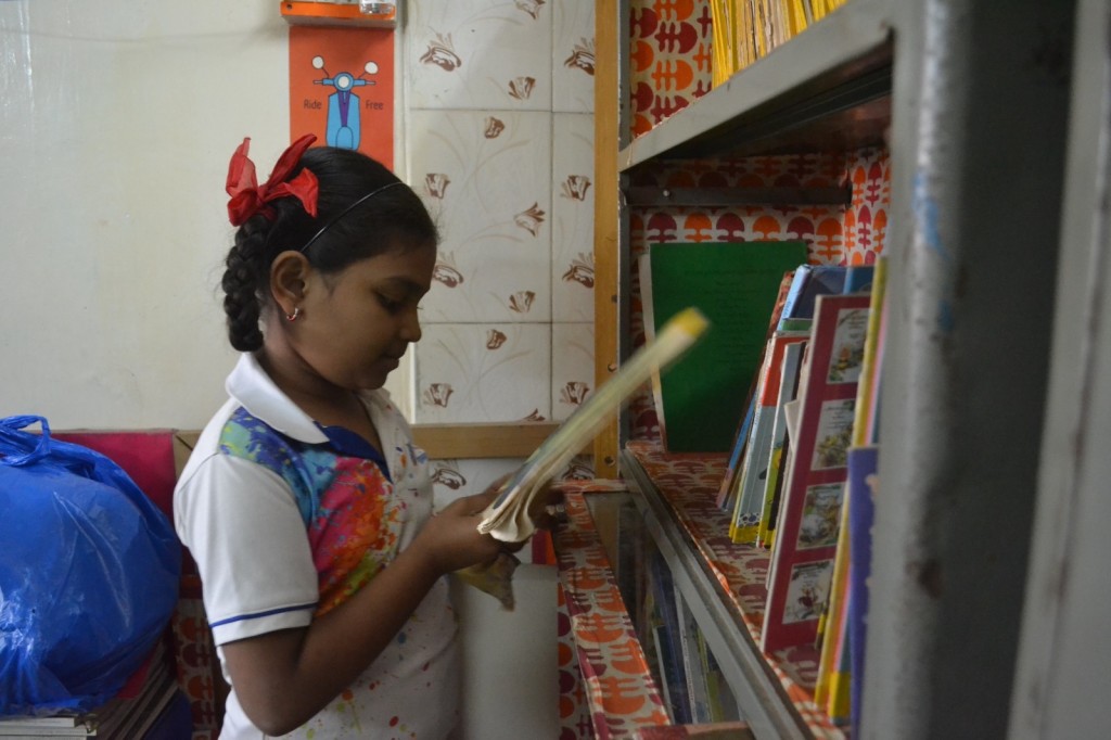 This Is How Dharavi Art Room Brings Colour To The Life Of These ...